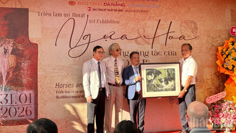 Triển lãm Ngựa và Hoa của Lê Bá Đảng tại Đà Nẵng